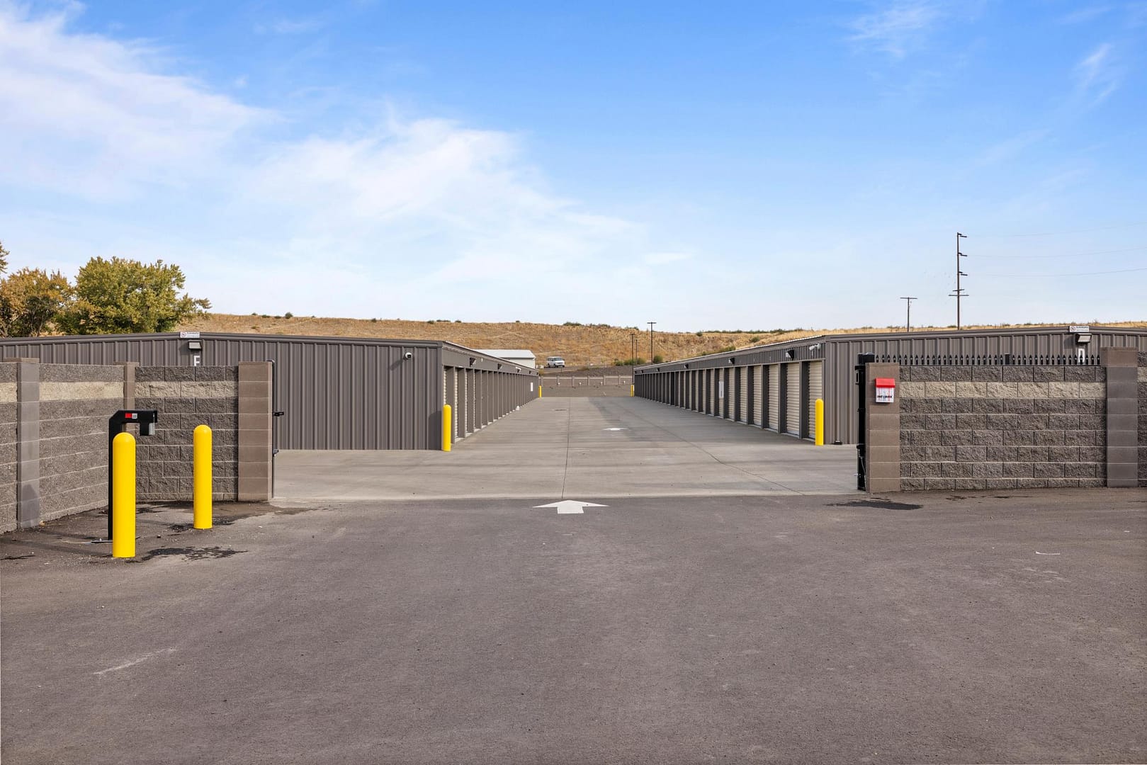 Dell RV & Mini Self Storage Services – RV & Vehicle Parking, Boat ...